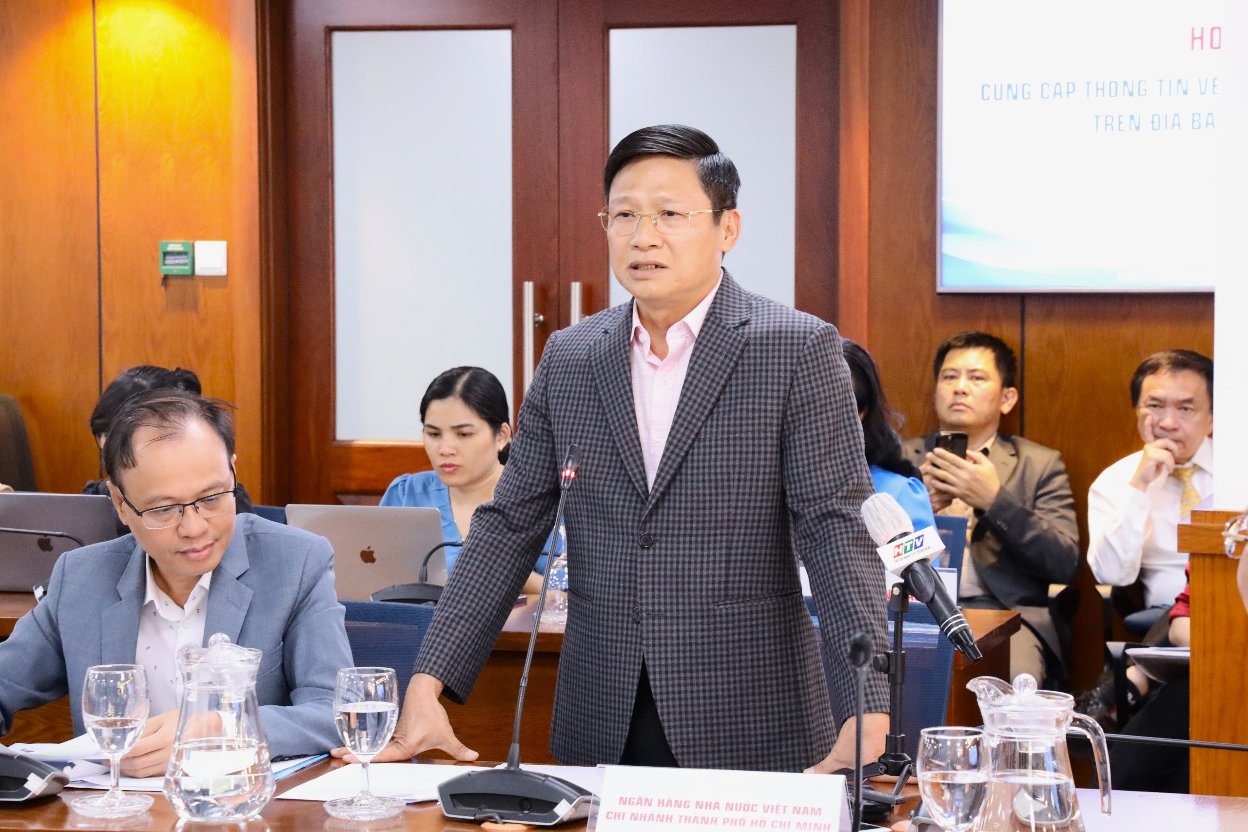 Ngân hàng Nhà nước Vụ nợ thẻ tín dụng Eximbank 8,8 tỉ đồng là bất hợp lý