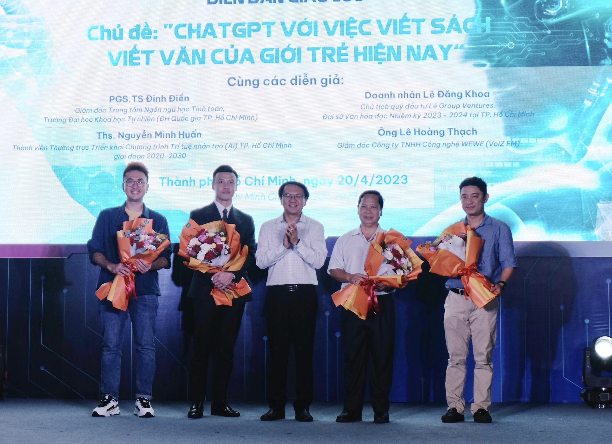 ChatGPT không thể thay thế được sự sáng tạo đến từ cảm xúc trong viết sách, viết văn – CLC